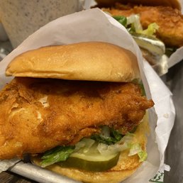 SHAKE SHACK DOWNTOWN INDIANAPOLIS - Updated October 2025 - 101 Photos ...