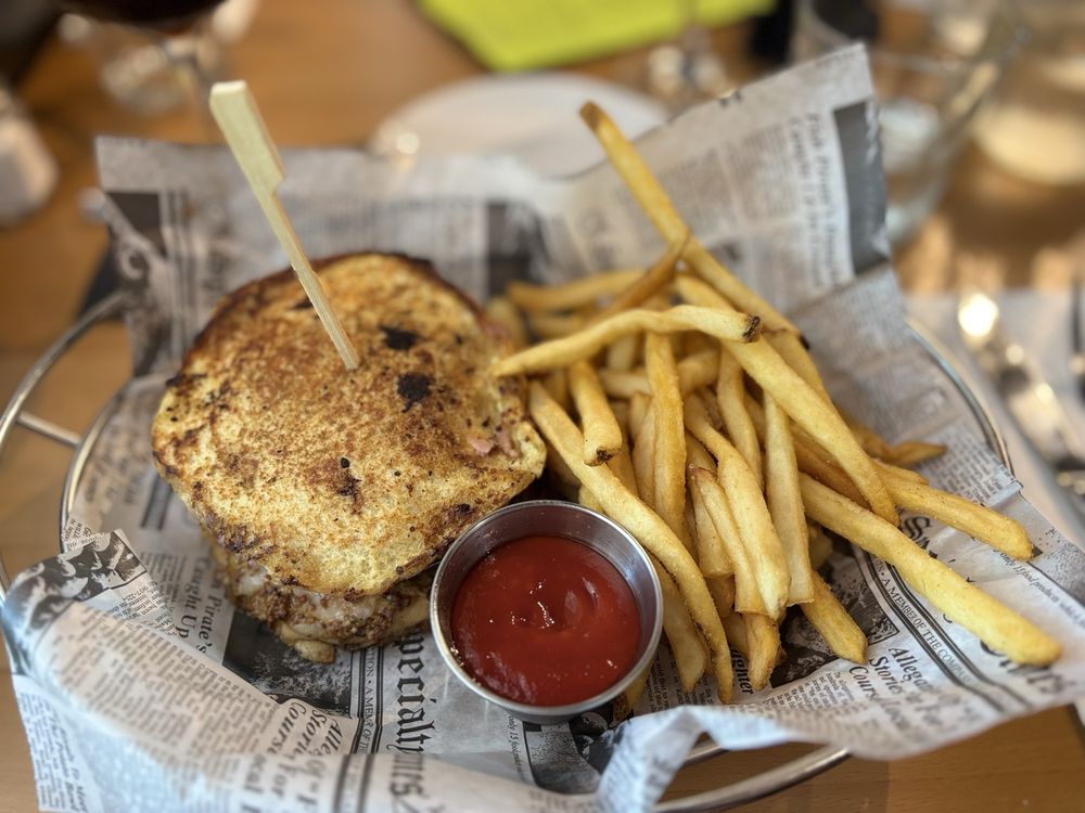 OUTPOST NEIGHBORHOOD TAVERN - Updated November 2025 - 61 Photos & 31 ...