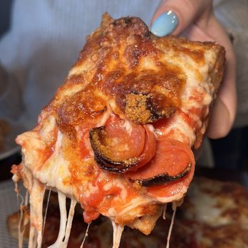 SQUARE PEG PIZZERIA - VERNON - Updated December 2024 - 75 Photos & 68 ...