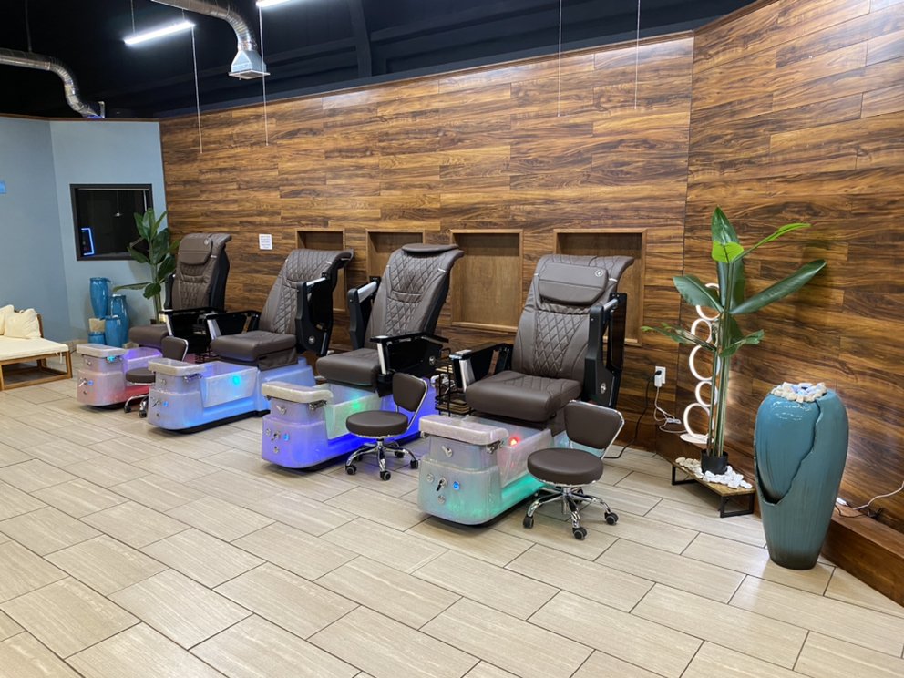 HIGHLAND LOUNGE - 1506 E Fm 700, Big Spring, Texas - Eyelash Service ...