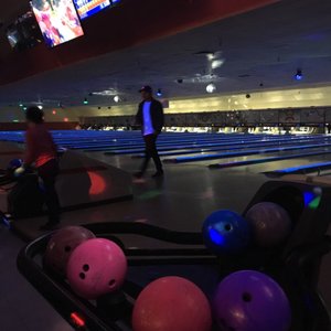 ACTION LANES BOWLING CENTER - 158 Photos & 204 Reviews - Bowling ...