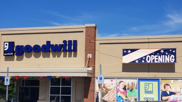 GOODWILL - Updated December 2025 - 26 Photos & 11 Reviews - 444 Quaker ...