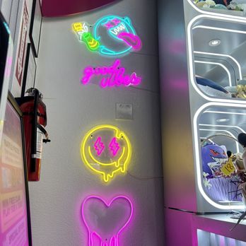 CLAW WORLD - Updated July 2024 - 218 Photos & 148 Reviews - 8665 W ...