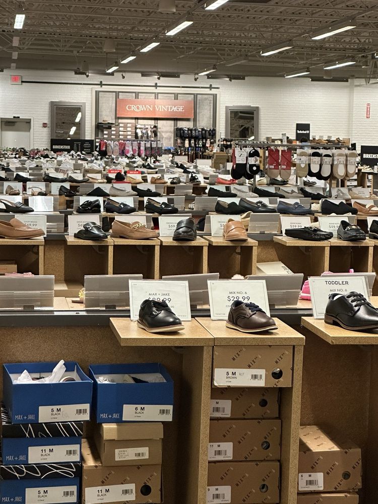 DSW DESIGNER SHOE WAREHOUSE - Updated December 2025 - 21 Photos - 3439 ...
