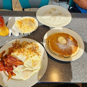 HAPPY DAYS FAMILY PANCAKE HOUSE - Updated July 2025 - 60 Photos & 35 ...