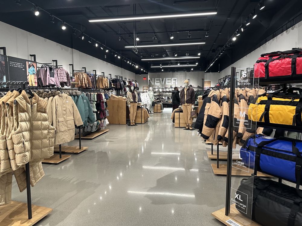 THE NORTH FACE - MAYFAIR MALL - Updated May 2024 - 2500 N Mayfair Rd ...