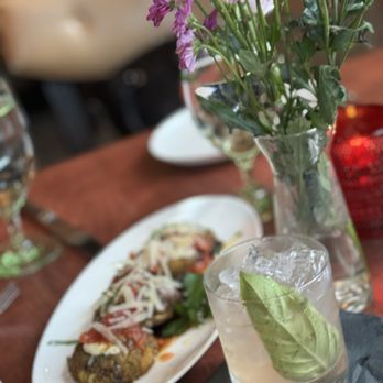 RIS - Updated August 2025 - 420 Photos & 530 Reviews - 2275 L St NW ...