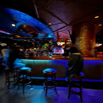 HULA’S BAR & LEI STAND - Updated November 2024 - 388 Photos & 527 ...