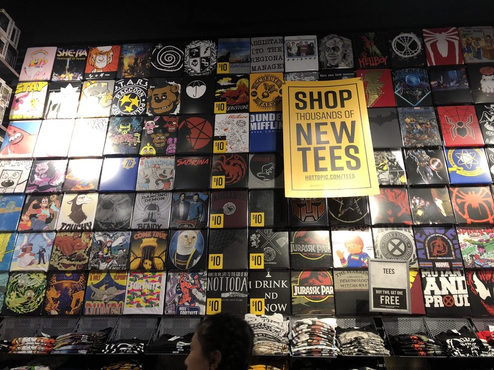 HOT TOPIC - Updated August 2024 - 5220 Fashion Outlet Way, Rosemont ...