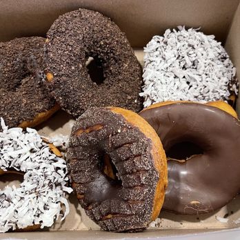 VEGAS DONUTS - Updated December 2025 - 22361 Lougheed Highway, Maple ...