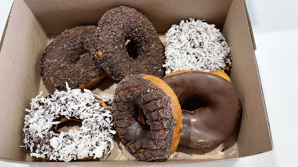 VEGAS DONUTS - Updated December 2025 - 22361 Lougheed Highway, Maple ...