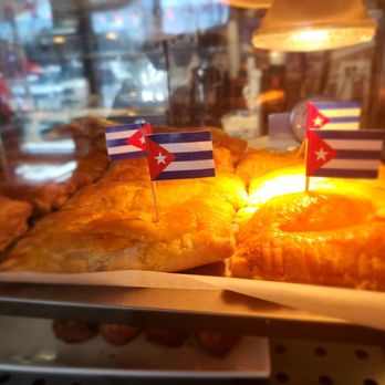 QUE BOLA CUBAN CAFE - Updated August 2024 - 68 Photos & 50 Reviews ...