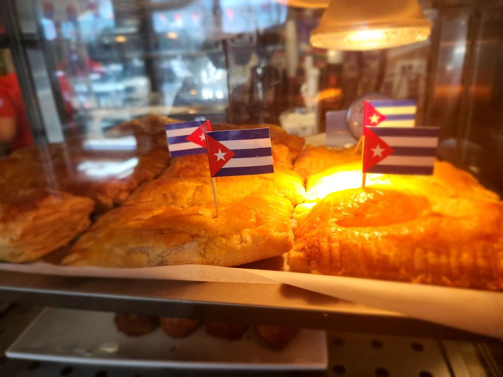 QUE BOLA CUBAN CAFE - Updated March 2024 - 21 Photos & 14 Reviews ...