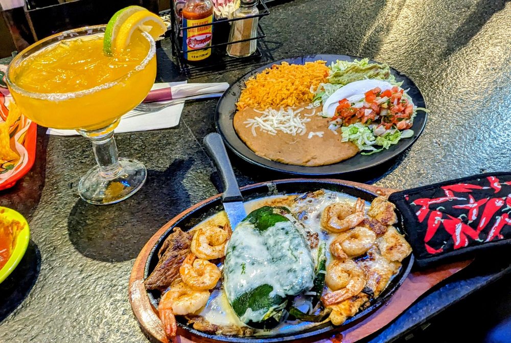 EL CATRIN - Updated January 2025 - 16 Photos - 231 Darrow Rd, Akron ...