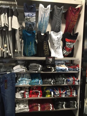 GUESS FACTORY OUTLET - Updated June 2025 - 21 Reviews - 101 Nut Tree Rd ...