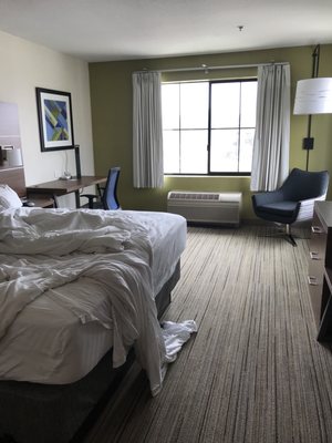 HOLIDAY INN EXPRESS & SUITES MARINA - STATE BEACH AREA - Updated August ...