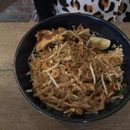 LEDU THAI - Updated July 2025 - 409 Photos & 135 Reviews - 915 N 5th St ...