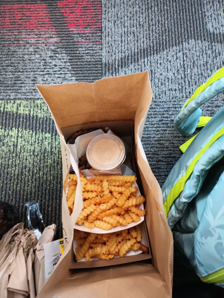 SHAKE SHACK - Updated December 2024 - 11 Photos & 14 Reviews - 7800 Col ...