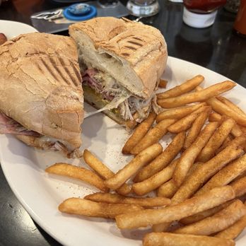 NOSH - Updated October 2025 - 187 Photos & 419 Reviews - 22 N Third St ...