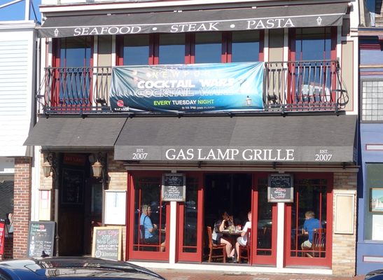 GAS LAMP GRILLE - 128 Photos & 247 Reviews - Bars - 206 Thames St ...