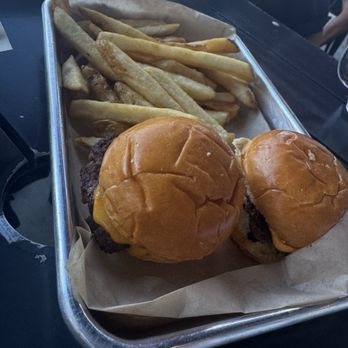 BURGER BENCH - Updated December 2025 - 191 Photos & 120 Reviews - 230 ...