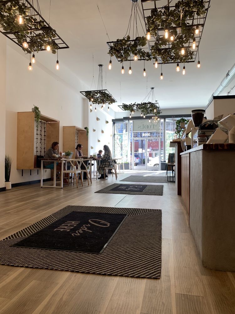 NORTHERN ROOTS COFFEEHOUSE - 144 Photos & 42 Reviews - 300 B S Elm St ...