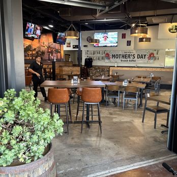 ENZO’S BBQ & ALE HOUSE - Updated June 2025 - 64 Photos & 93 Reviews ...