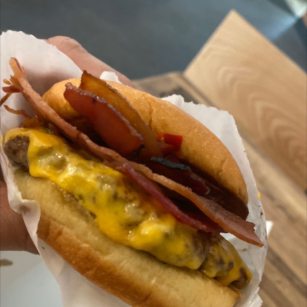 SHAKE SHACK UNION STATION - Updated June 2024 - 354 Photos & 358 ...