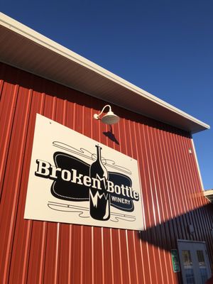 BROKEN BOTTLE WINERY - Updated May 2024 - 42 Photos & 17 Reviews - S2229 Timothy Ln, Wisconsin ...