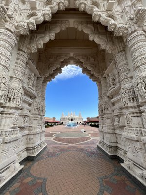 BAPS SHRI SWAMINARAYAN MANDIR, CHICAGO - Updated October 2025 - 261 ...