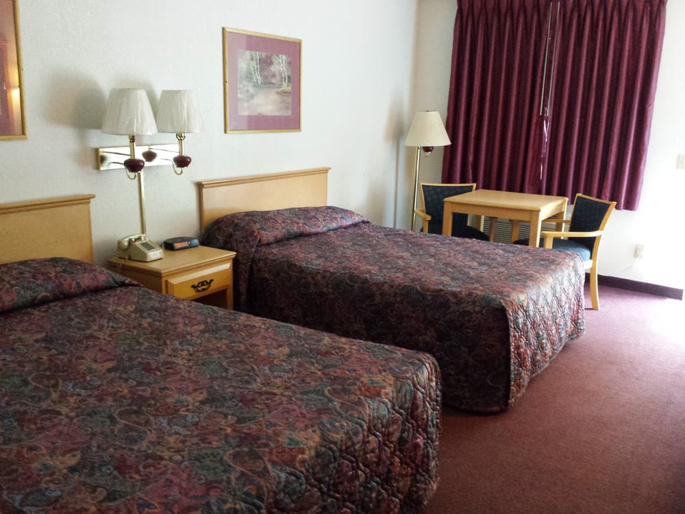 LAKE AND RIVER INN - Updated July 2025 - 34 Photos - 2322 Hwy 25B ...