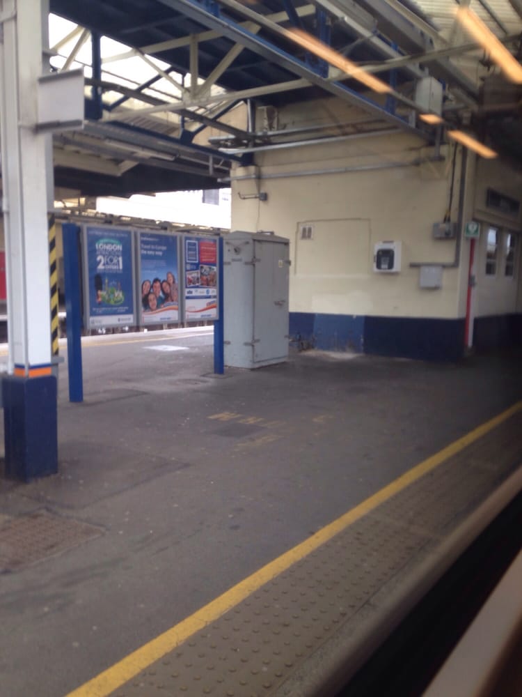 WOKING RAILWAY STATION - Station Approach, Woking, Surrey, United ...
