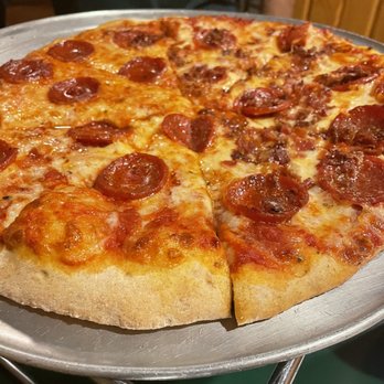 SHAKESPEARE’S PIZZA - DOWNTOWN - Updated May 2025 - 245 Photos & 581 ...