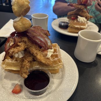 MAPLE LEAF DINER - Updated October 2025 - 5199 Photos & 3981 Reviews ...