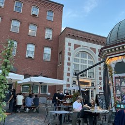 THE BEEHIVE - Updated September 2025 - 1483 Photos & 2572 Reviews - 541 ...