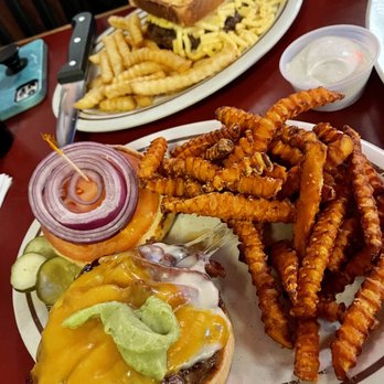 GASTHAUS - Updated July 2025 - 29 Photos & 30 Reviews - 214 W Main St ...