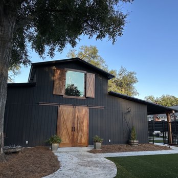 MONCRIEF SQUARE - Updated October 2025 - 11 Photos - 205 N Laurel St ...