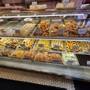 ISGRO PASTRIES - Updated September 2024 - 622 Photos & 576 Reviews ...