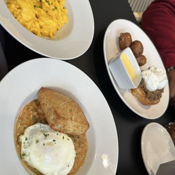 TABLE 33 - Updated December 2025 - 492 Photos & 409 Reviews - 45 W 4th ...