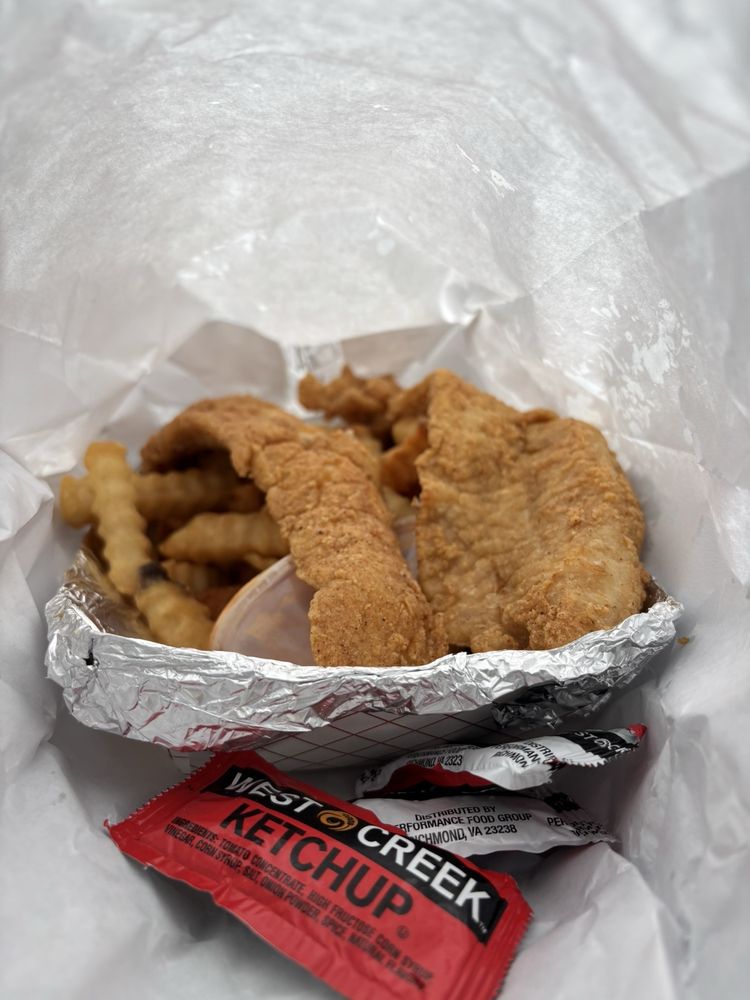 FISH PORT 2 - Updated December 2025 - 15 Photos - 1530 Rocky Creek Rd ...