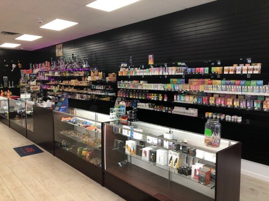 SMOKERS DEN - Updated December 2025 - 17 Photos - 5880 E 82nd St ...