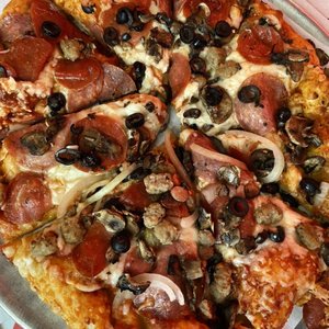 ROUND TABLE PIZZA - Updated December 2025 - 22 Photos & 12 Reviews ...