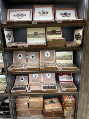 CIGARS INTERNATIONAL - Updated January 2026 - 37 Photos & 22 Reviews - 4808 Town Center Pkwy ...