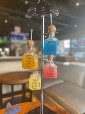 3RD BASE LA - 283 Photos & 369 Reviews - 1562 N Cahuenga Blvd, Los ...