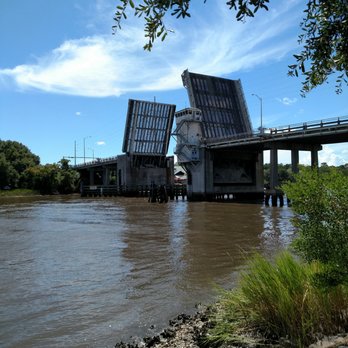 WAPPOO CUT - Updated October 2025 - 37 Photos - 2012 Wappoo Dr ...