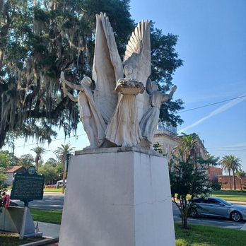 THE FOUR FREEDOMS MONUMENT - Updated July 2025 - 125 N Range St ...