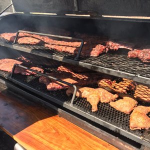 DUB’S HIGH ON THE HOG BBQ AND GRILL - Updated June 2025 - 33 Photos ...