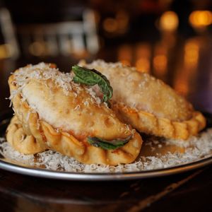 COMOMANGO - Updated April 2025 - 91 Photos & 51 Reviews - 52 Wall St ...