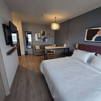 ATWELL SUITES AN IHG HOTEL - Updated December 2025 - 32 Photos - 150 S ...