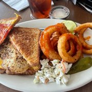 THE HIDEOUT RESTAURANT - 242 Photos & 269 Reviews - 47 Shoreland Dr ...